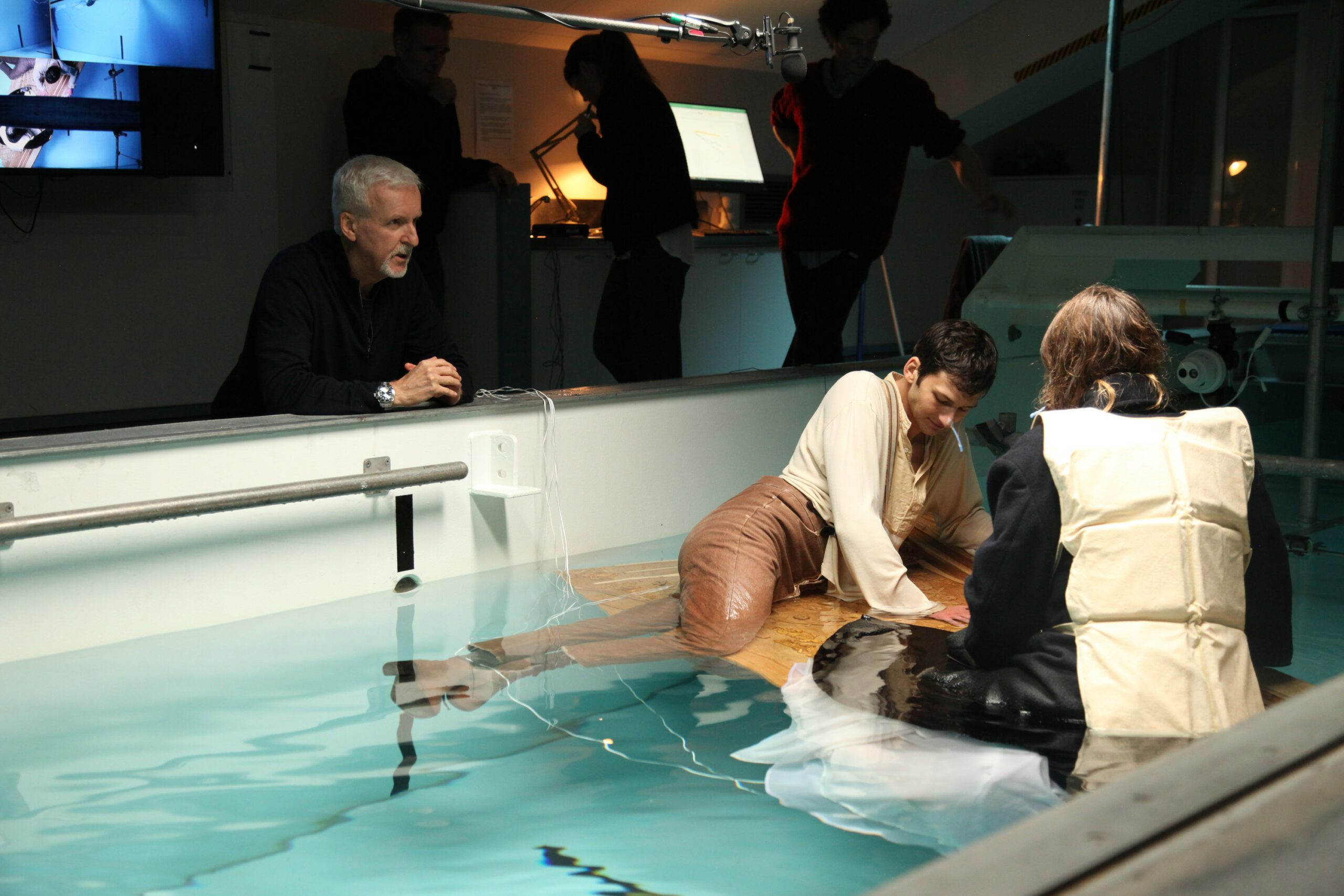 Titanic Filmed In Swimming Pool